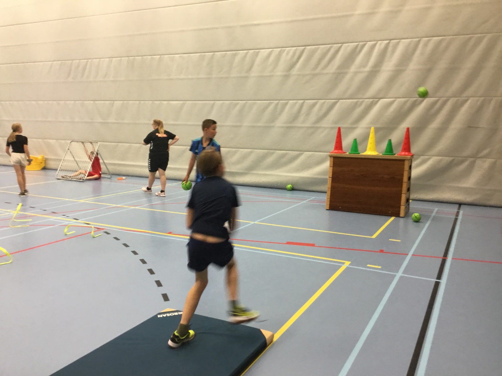 Impressie van de handbal gymles - PCBS Het Kompas